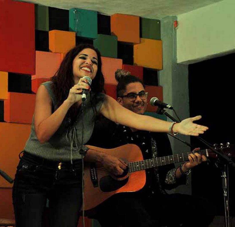 Duo Iris en Concierto con Annie Garcés